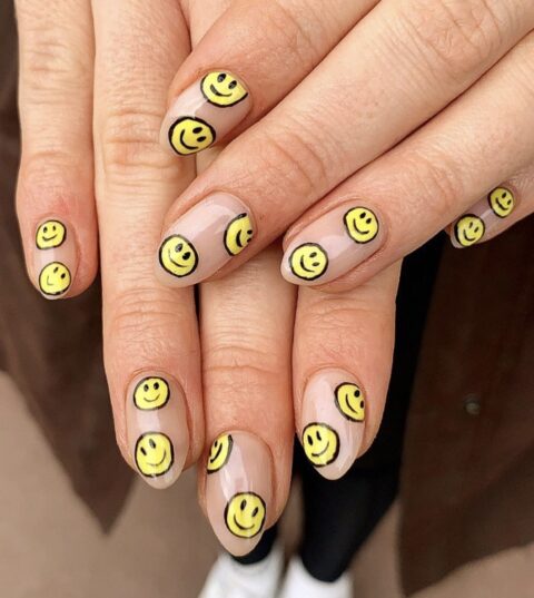 21 Smiley Face Nails That are Sure to Put A Smile on Your Face, Too ...
