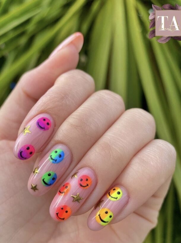 21 Smiley Face Nails That are Sure to Put A Smile on Your Face, Too ...