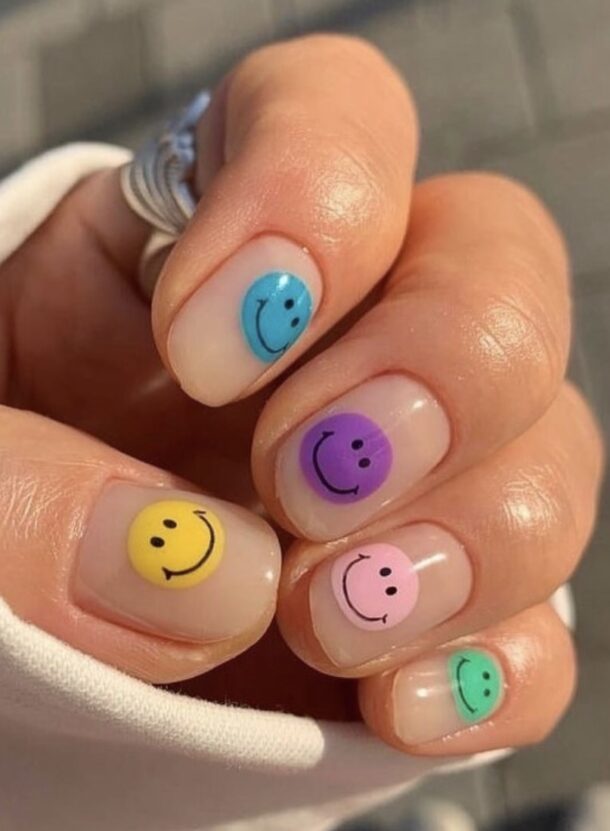 21 Smiley Face Nails That are Sure to Put A Smile on Your Face, Too ...