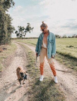 21 Sweatpants Outfit Ideas: How to Wear Sweats - Days Inspired