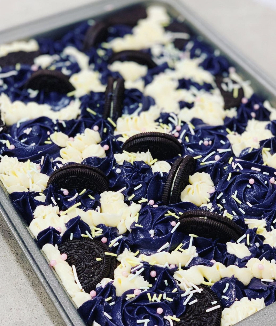 28 Gorgeous Sheet Cake Decorating Ideas for Every Occasion - Days Inspired