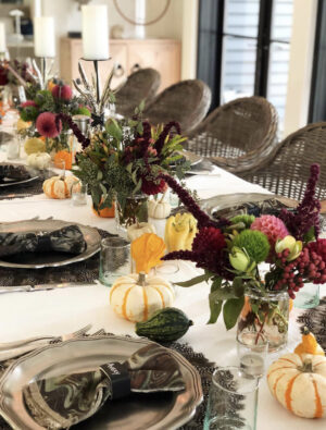 30 Inspiring Thanksgiving Tablescapes to Wow your Guests - Days Inspired