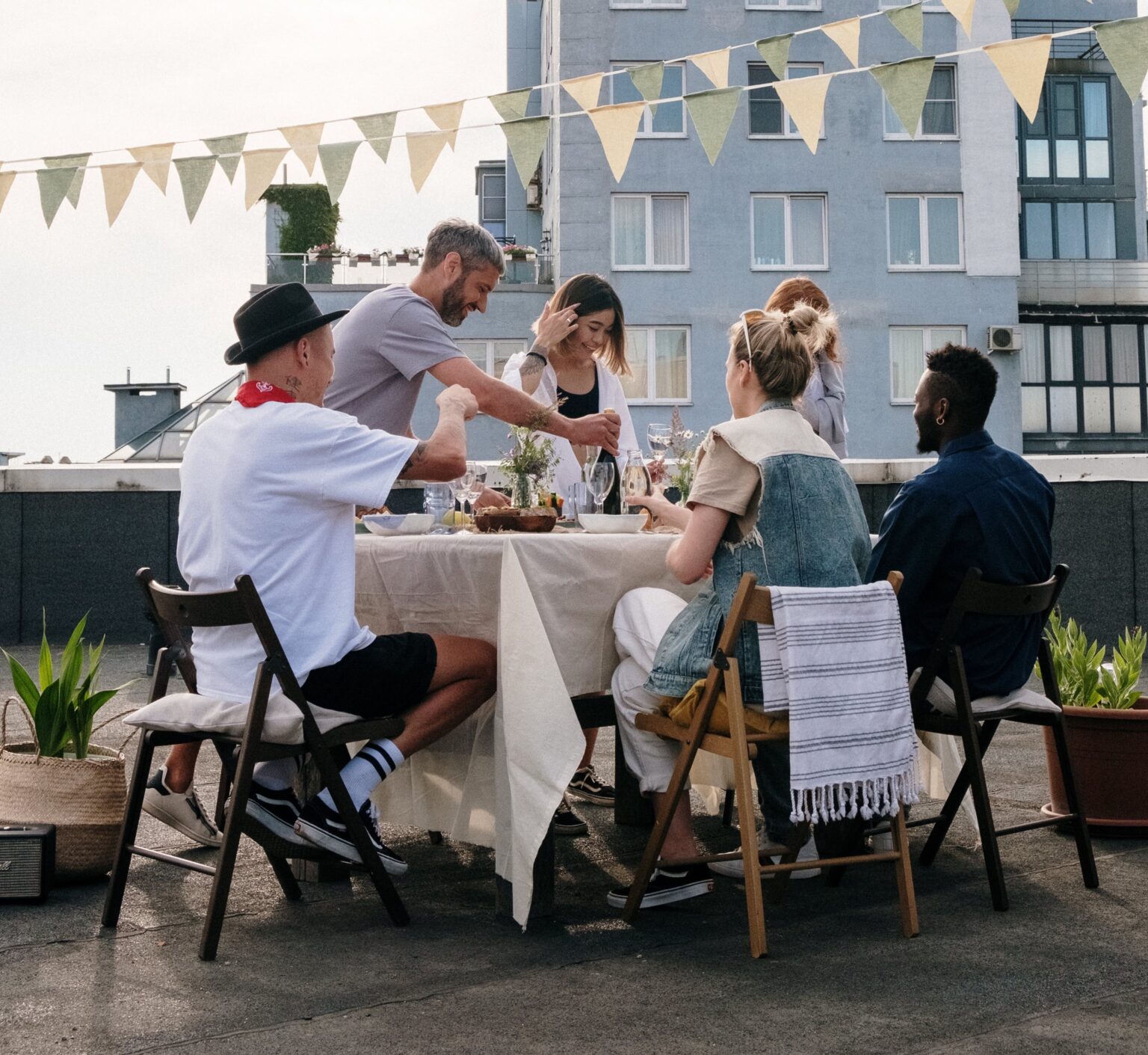 How to Host your First Dinner Party: The Ultimate Guide - Days Inspired