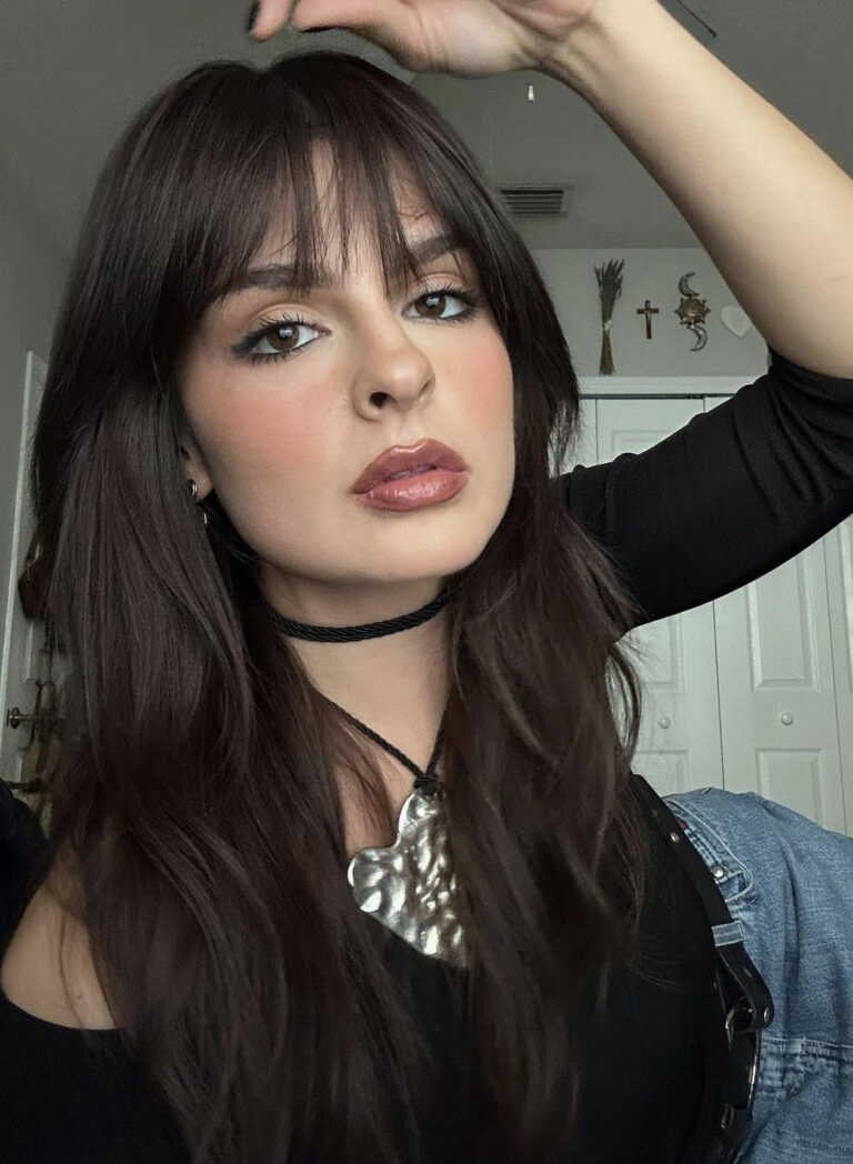 30 Iconic 90s Bangs Ideas - Days Inspired