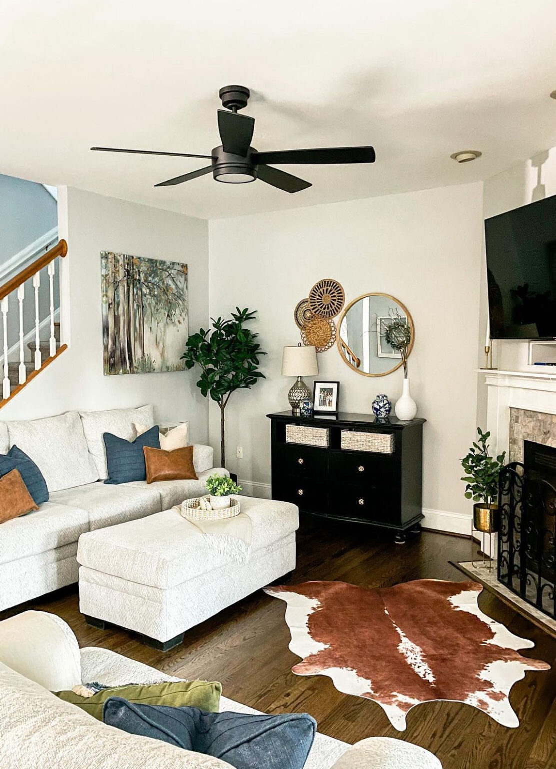 30 Genius Decorating Hacks for Small Living Rooms - Days Inspired