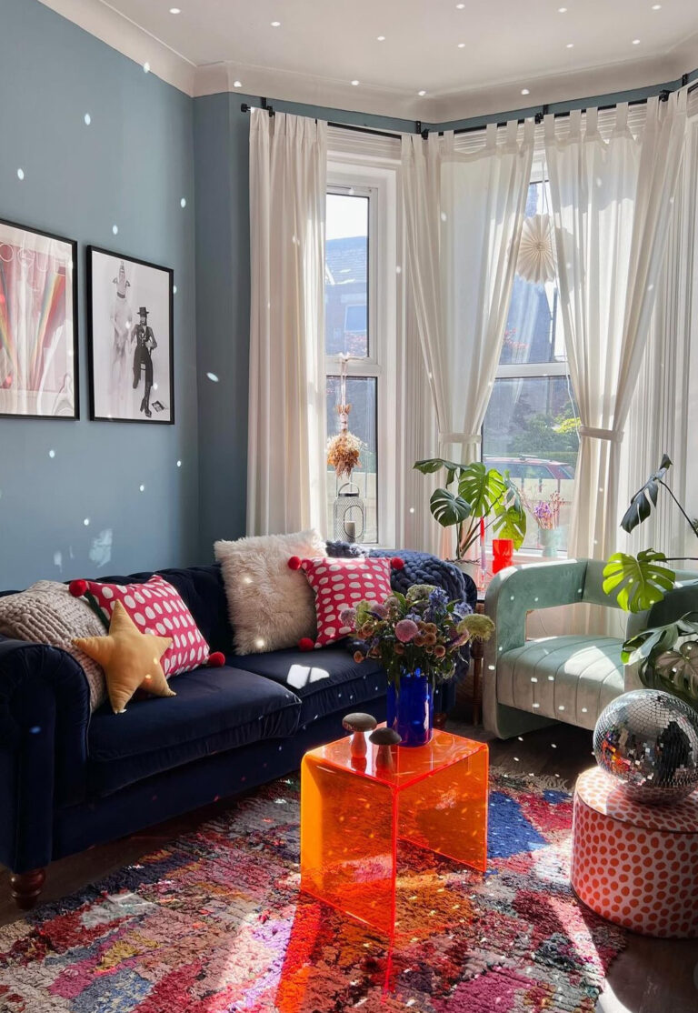 30 Genius Decorating Hacks for Small Living Rooms - Days Inspired