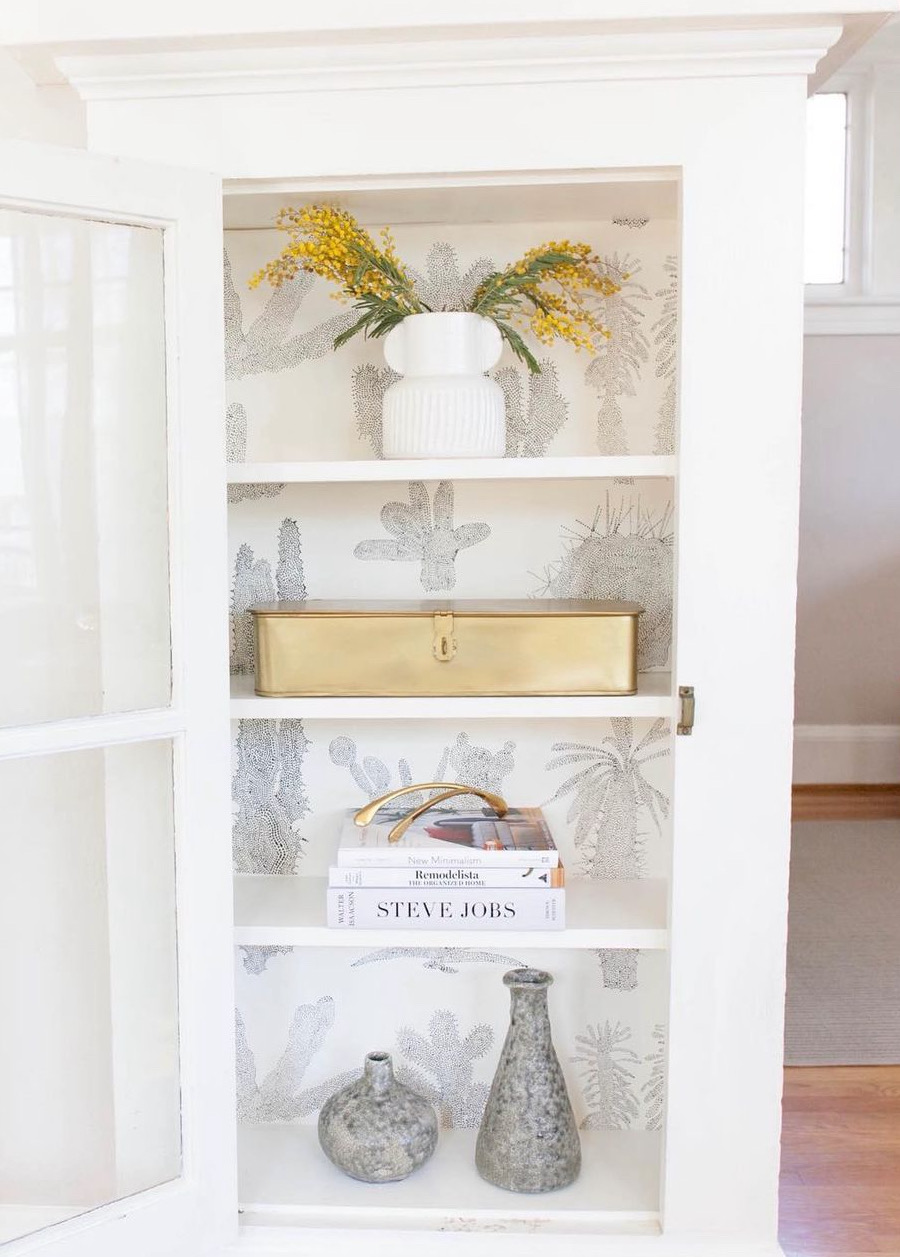 30+ Wallpaper Ideas to Spice Up Your Bookshelves - Days Inspired