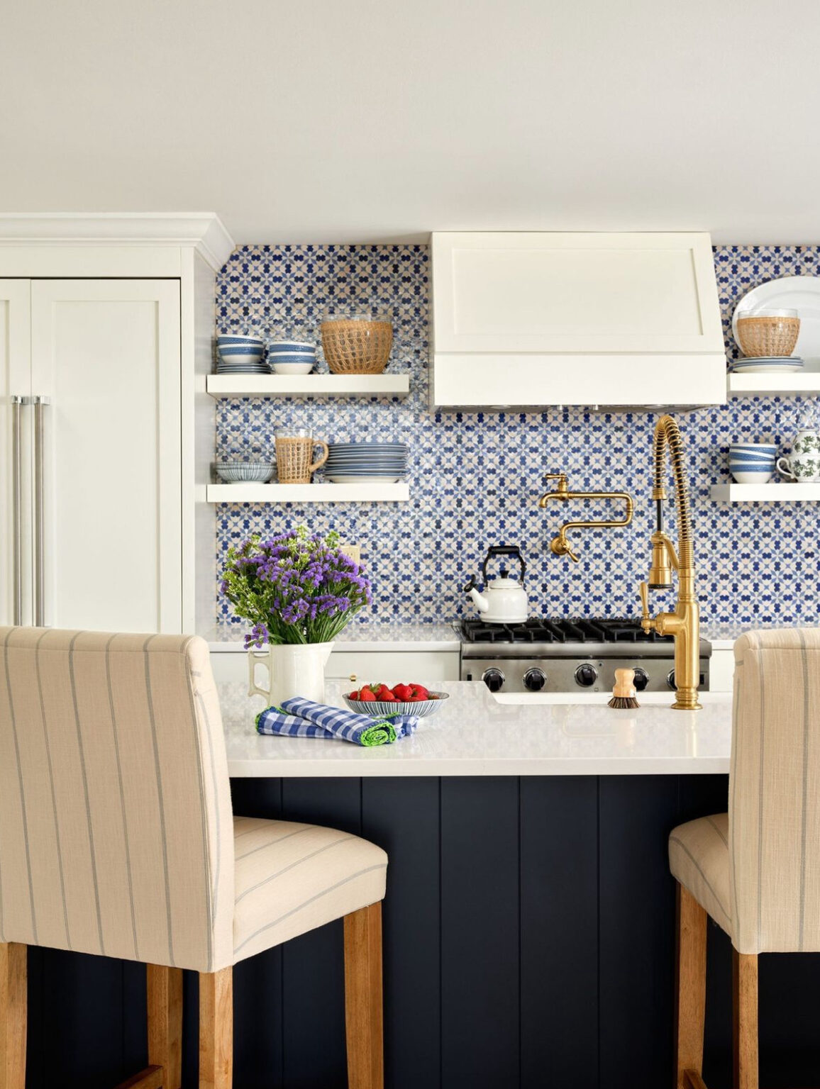42 Dreamy Nancy Meyers Inspired Spaces to Elevate Your Home - Days Inspired